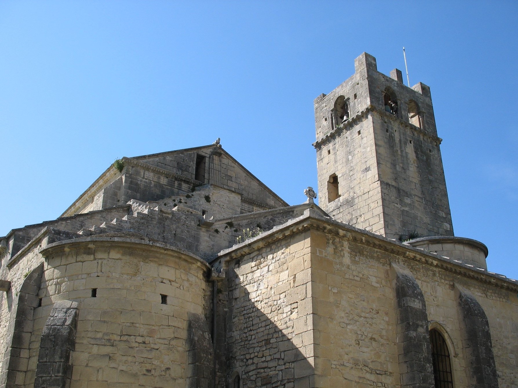 la cathédrale notre-dame-de-nazareth - le chevet et ses deux absidioles ...