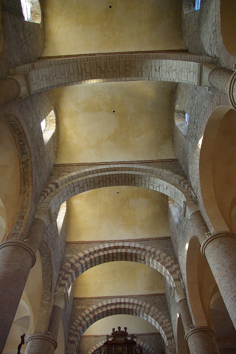 Voûtes transversales en berceau et arcs doubleaux plein cintre - Jean ...